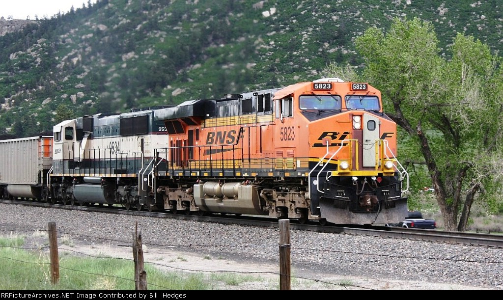 BNSF 5823
